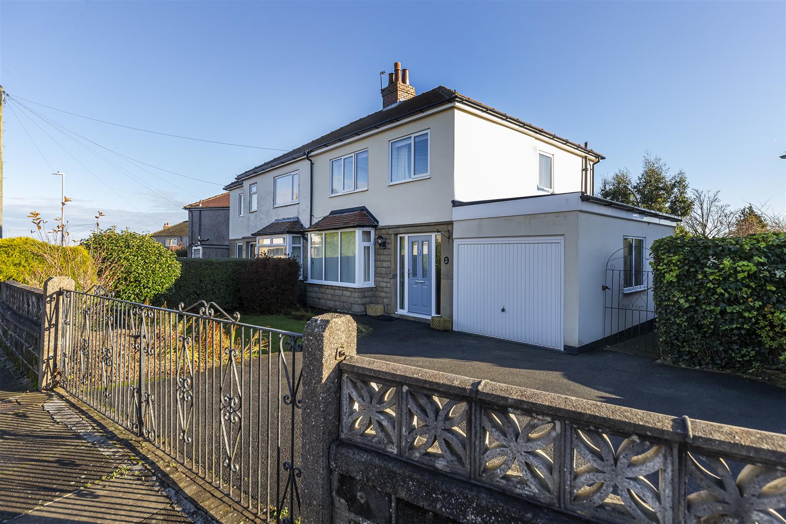 House - Semi-Detached : Burniston Drive, Oakes, Huddersfield